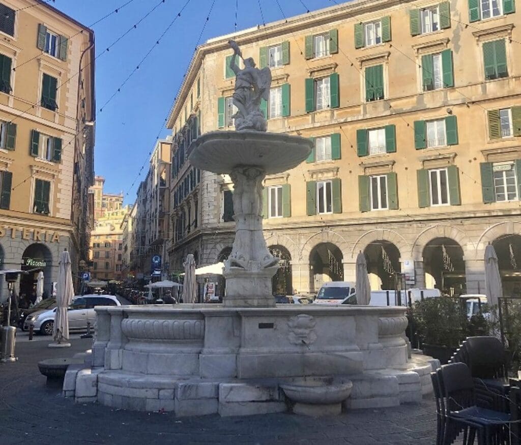 La storia di piazza Colombo e della fontana che sorge al centro