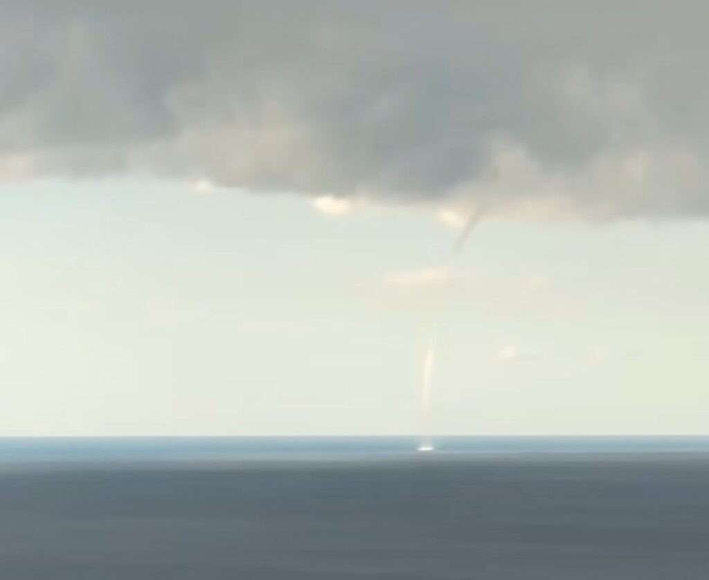 Maltempo Liguria, tromba marina al largo di Imperia